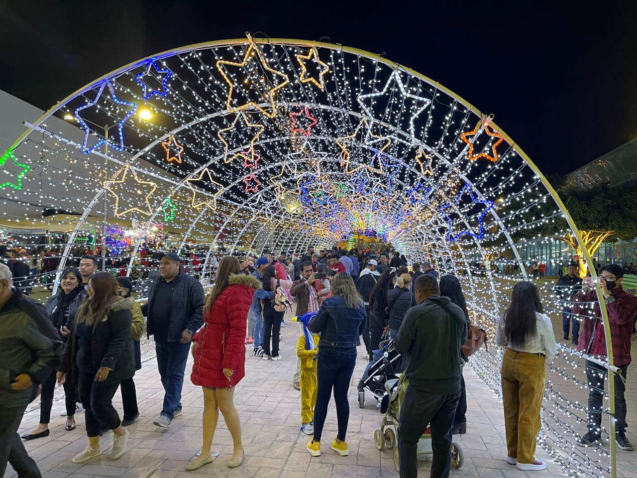 Festival navideño de la FENAPO llega al millón de visitantes — Amanecer ... Festival navideño de la FENAPO llega al millón de visitantes — Amanecer ...
